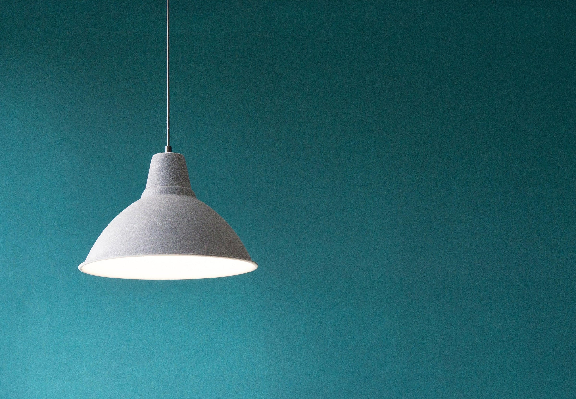 MINIMAL INTERIORS AND MAXIMALIST LIGHTING